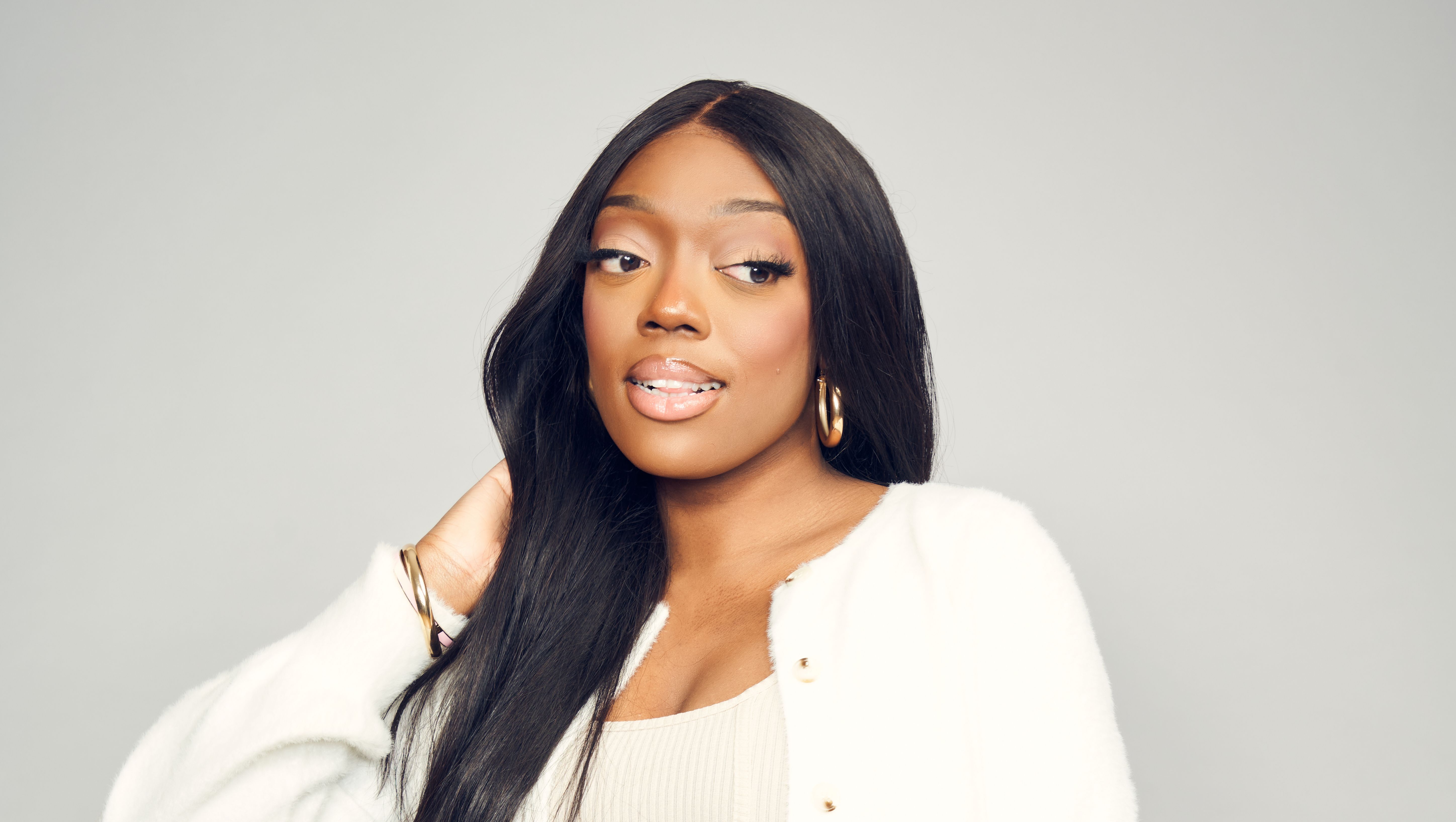 Esi | Presenter Biography - Kiss