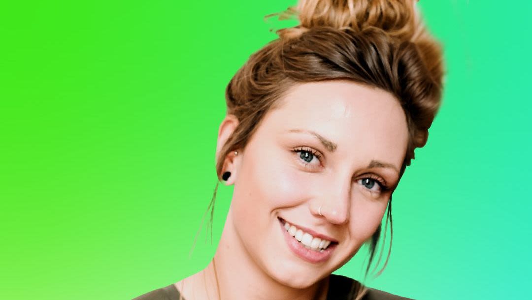 Hits Radio Evening Show with Maxine Knight - Latest Episodes - Listen ...